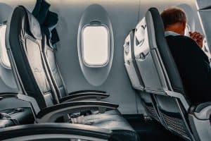 Is It Better to Sit on the Left or Right Side of the Plane? • Escape ...